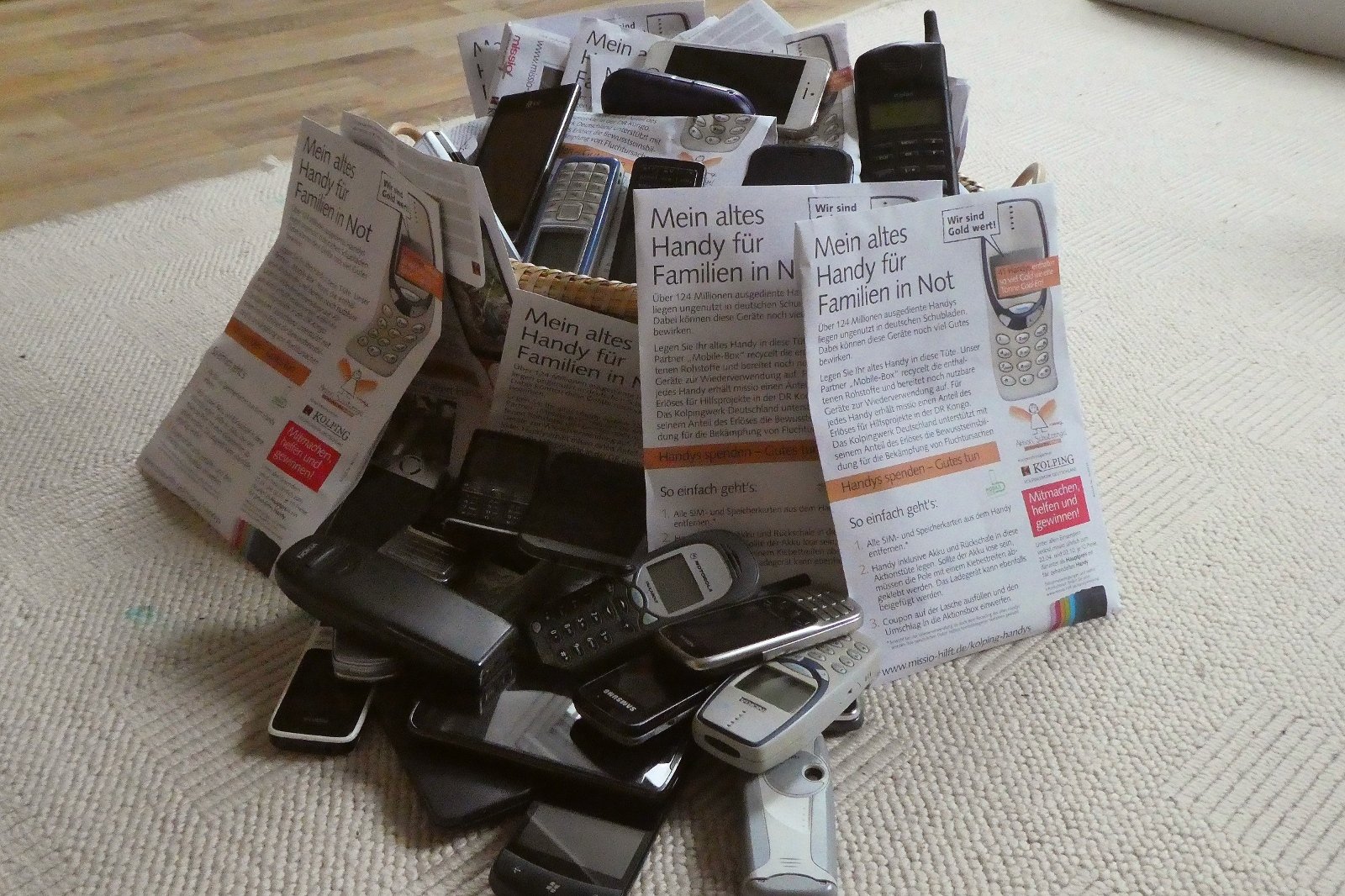 Erfolgreicher Abschluss der Aktion "Mein altes Handy für Familien in Not"
